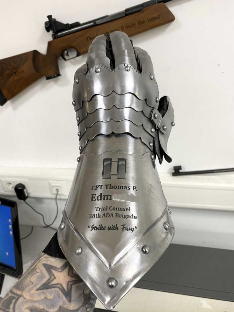 Glove Gauntlet Knight 38th ADA Brigade | | Trophy Center | Sandra ...